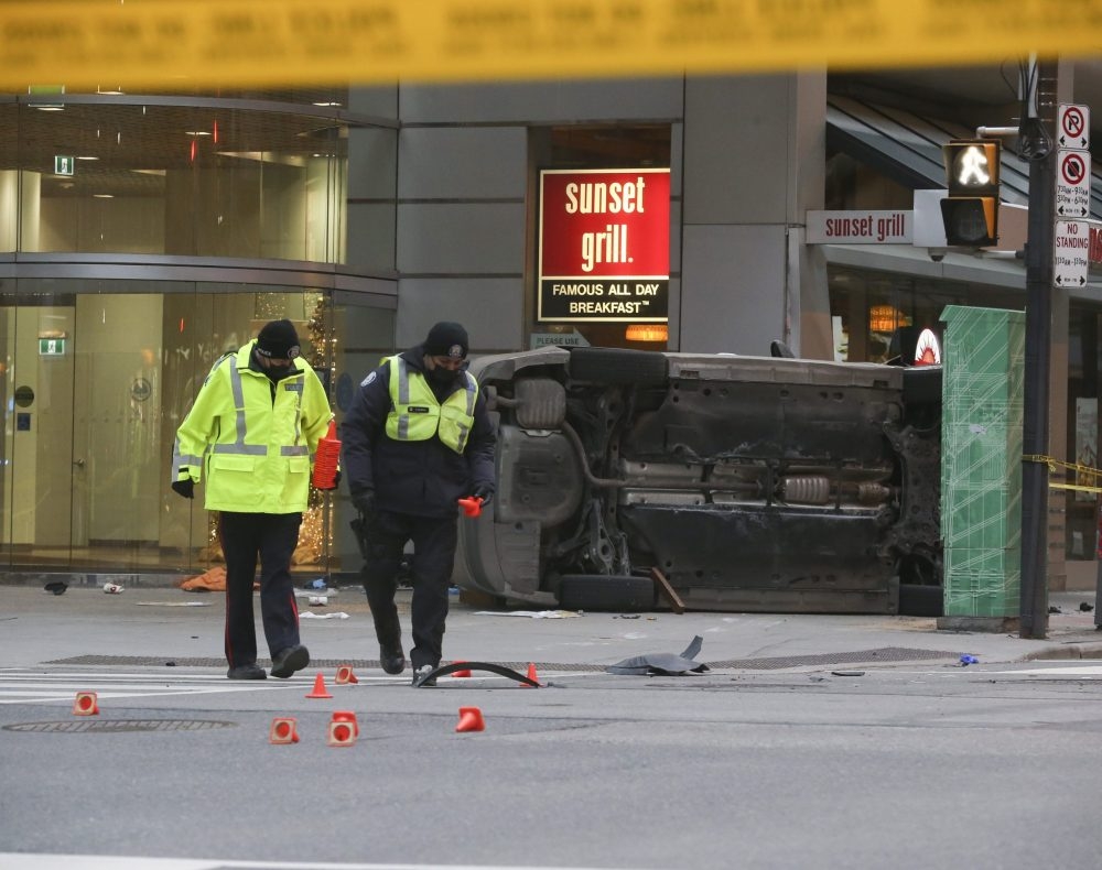 8 people, including 2 kids, hurt in downtown Toronto crash | Toronto Sun