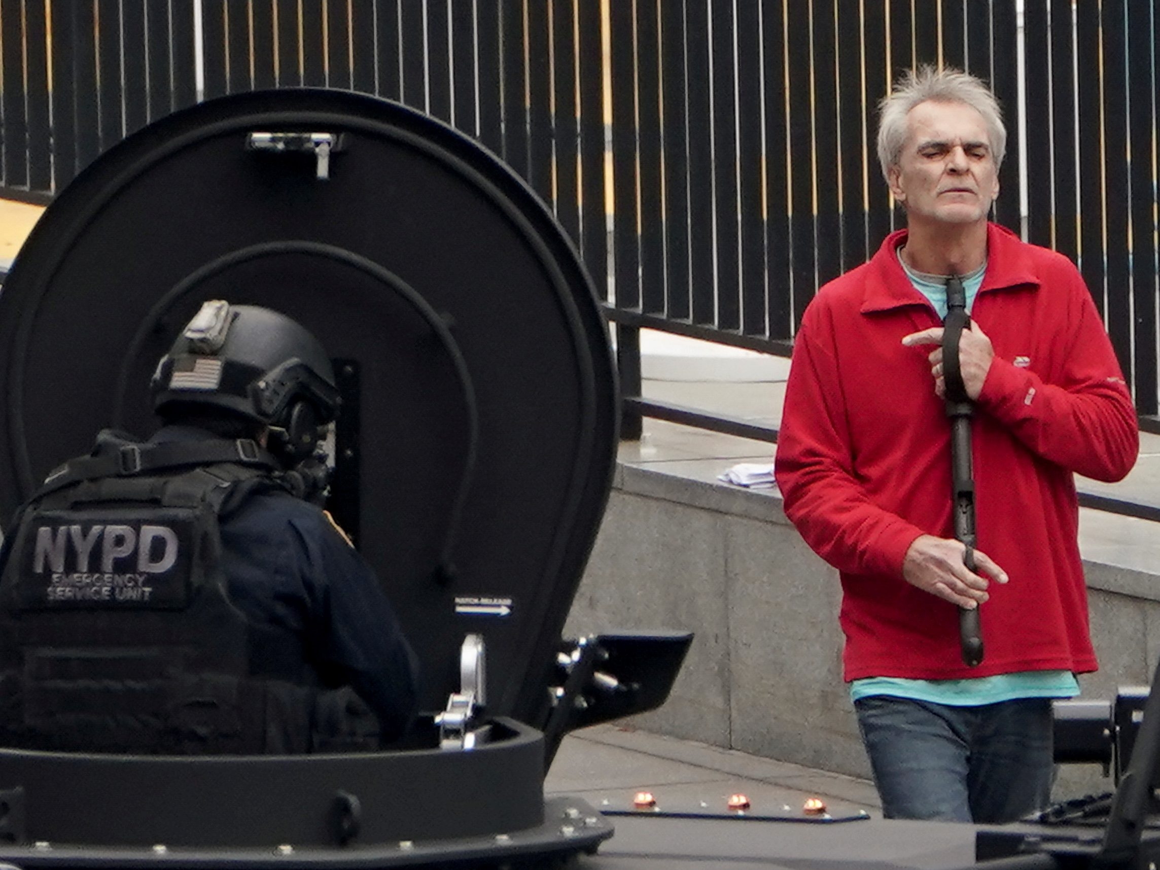 Man with gun outside UN in New York surrenders to police | Toronto Sun