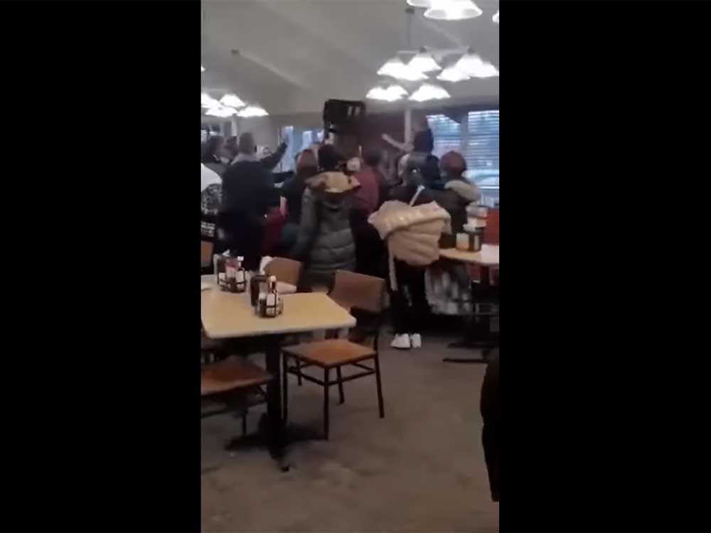 Video captures massive brawl at buffet over steak | Toronto Sun