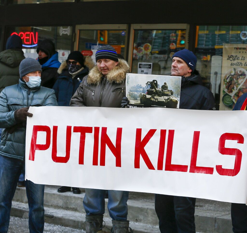 Local Ukrainians vent their anger outside Russian Consulate | Toronto Sun
