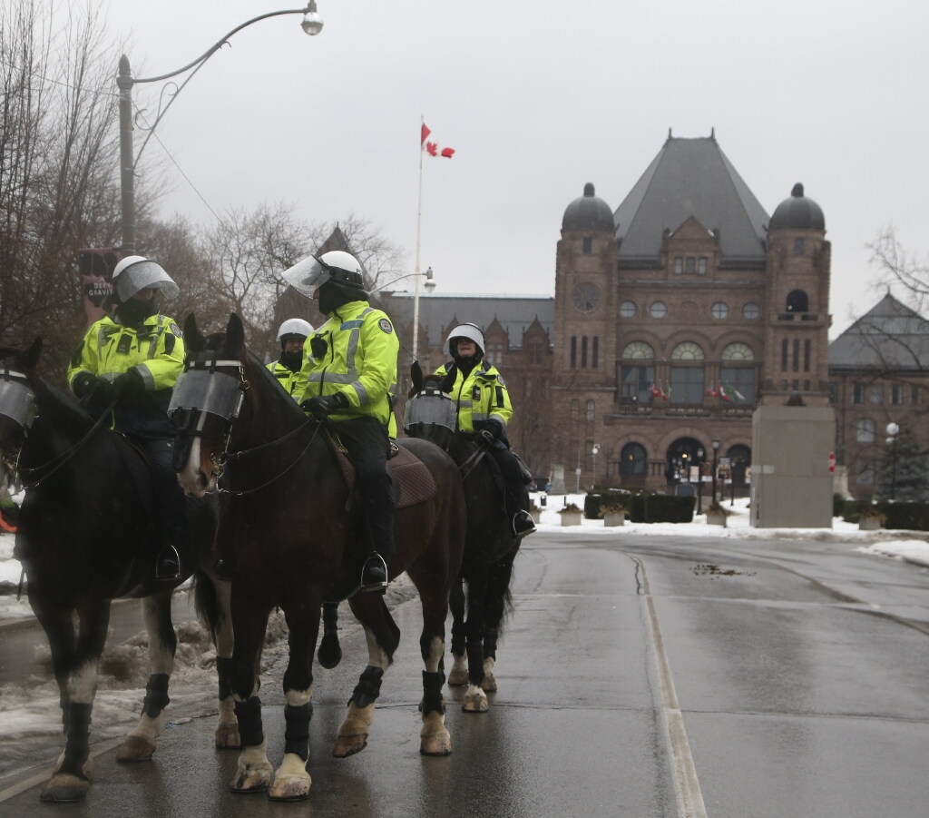 Toronto cops block off entire downtown core ahead of potential protest ...
