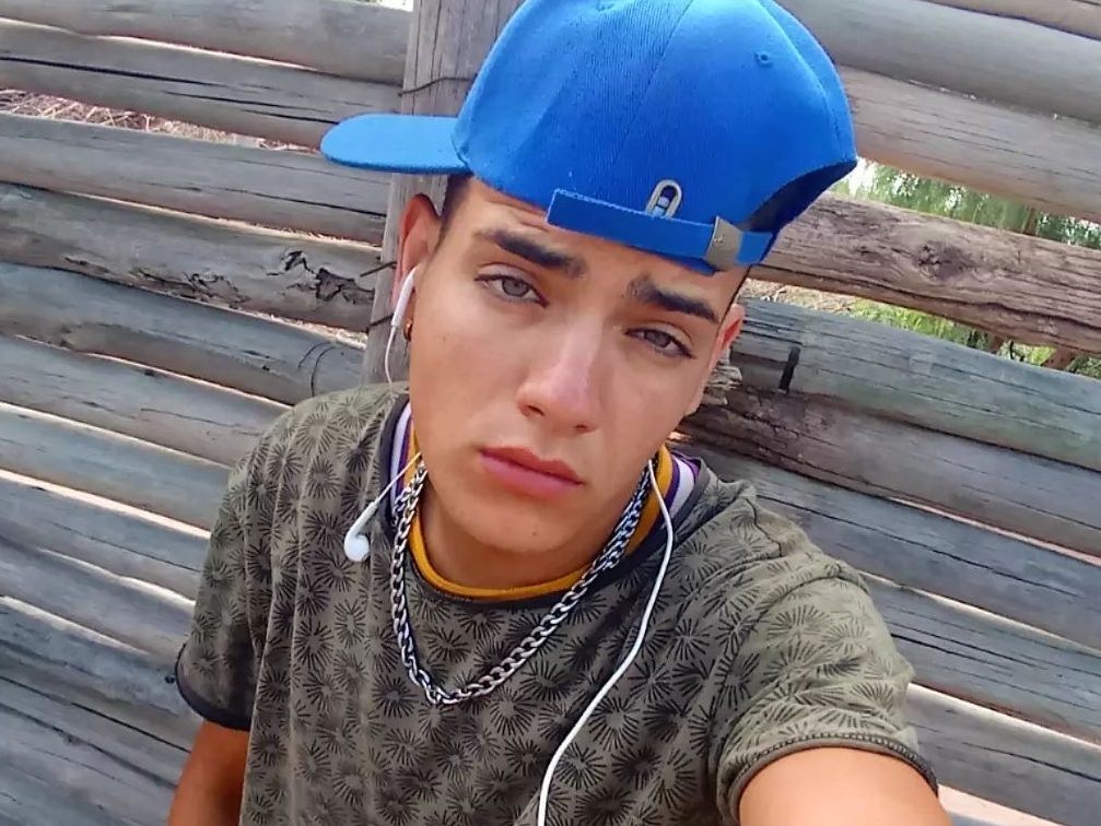 Teen electrocuted to death while charging his phone | Toronto Sun