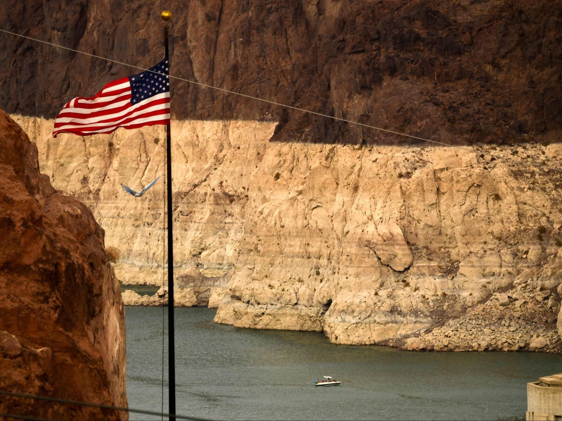 Body in barrel revealed as water levels drop in Nevada's Lake Mead ...