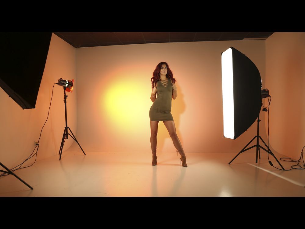 SUNshine Girl Kathryn | Toronto Sun