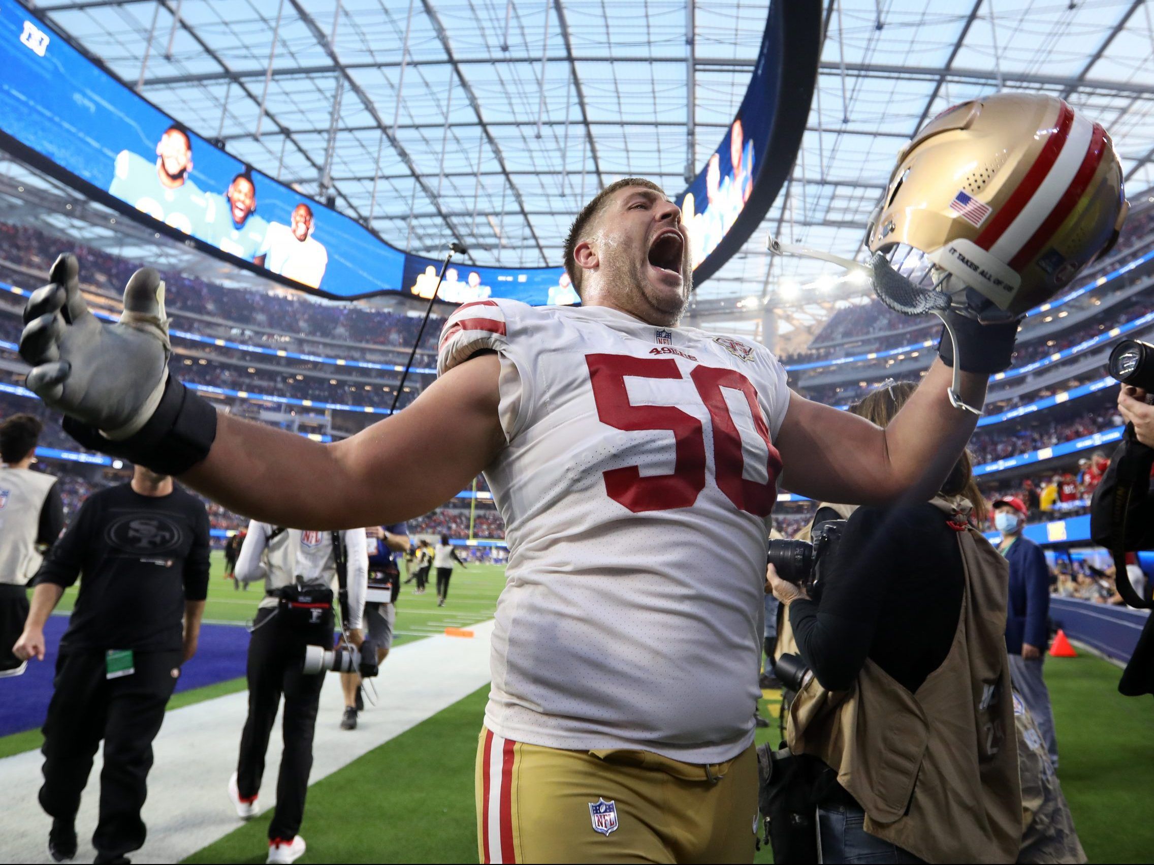 Pro Bowl C Alex Mack officially retires after 204 games | Toronto Sun