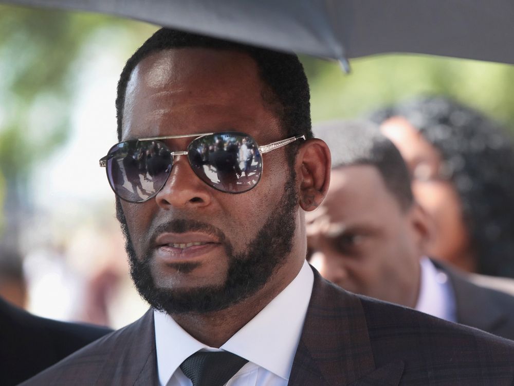 'DEEPLY IN LOVE': R Kelly 'engaged' to one of his victims | Toronto Sun