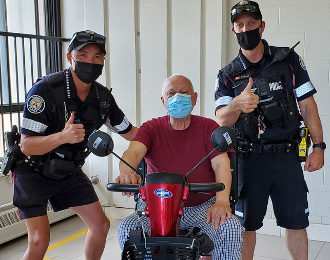 Senior rolling again thanks to Toronto cops | Toronto Sun