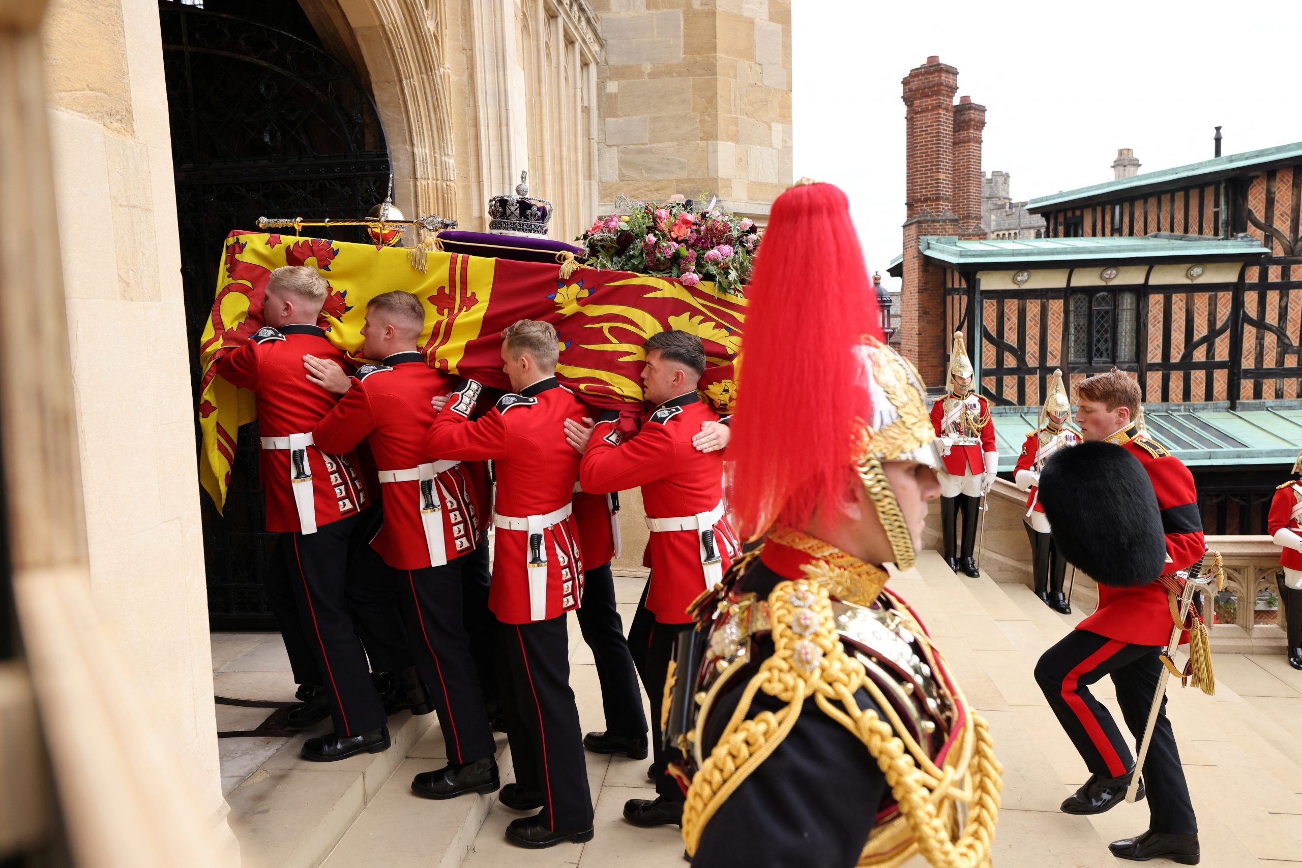 Queen Elizabeth's coffin lowered into vault ahead of private burial ...