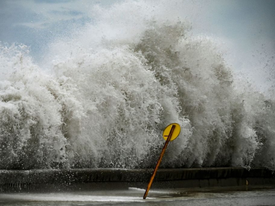 Caught On Camera What Not To Do When Hurricane Ian Approaches
