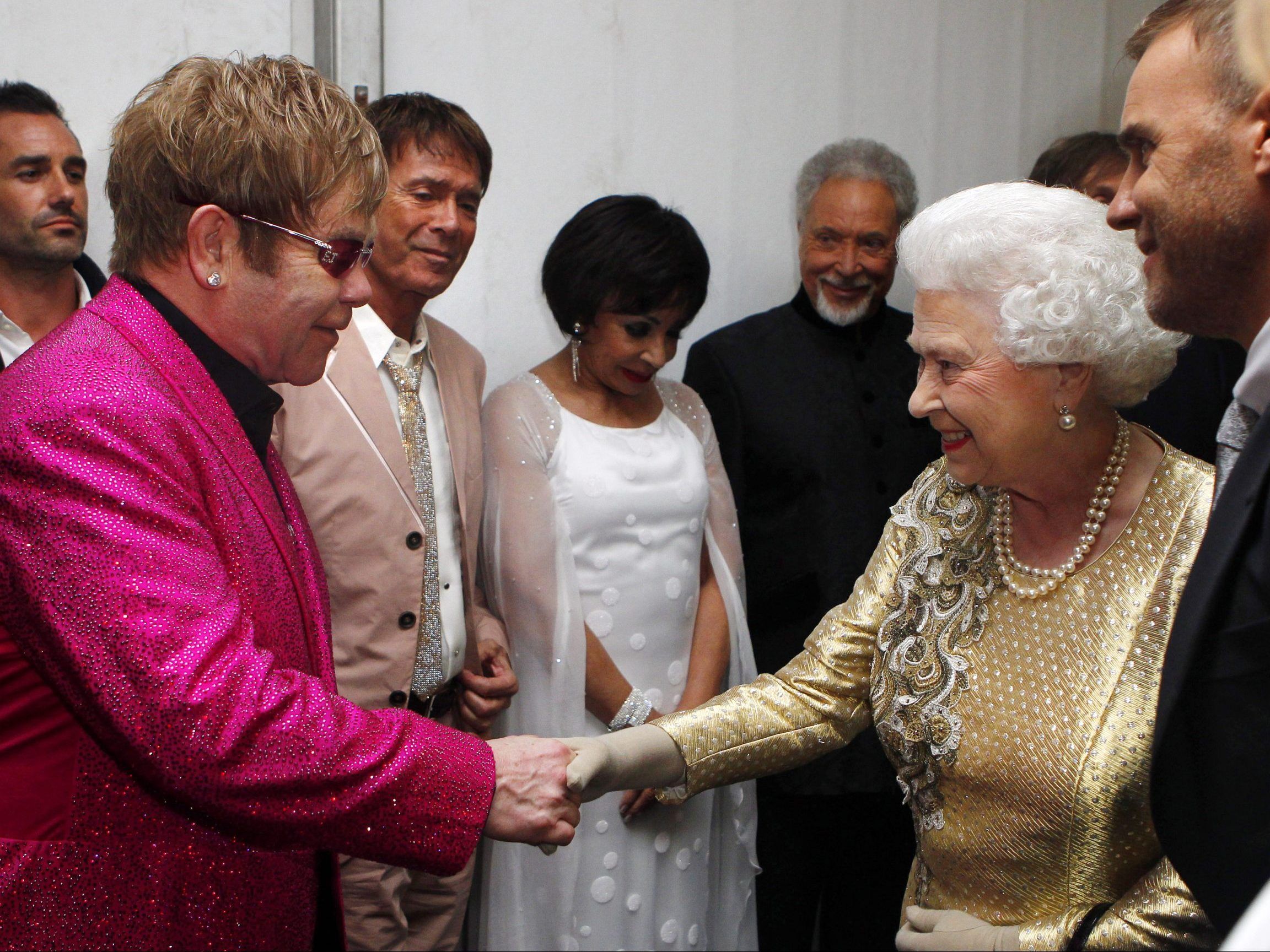 Elton John pays tribute to the Queen at Toronto concert | Toronto Sun