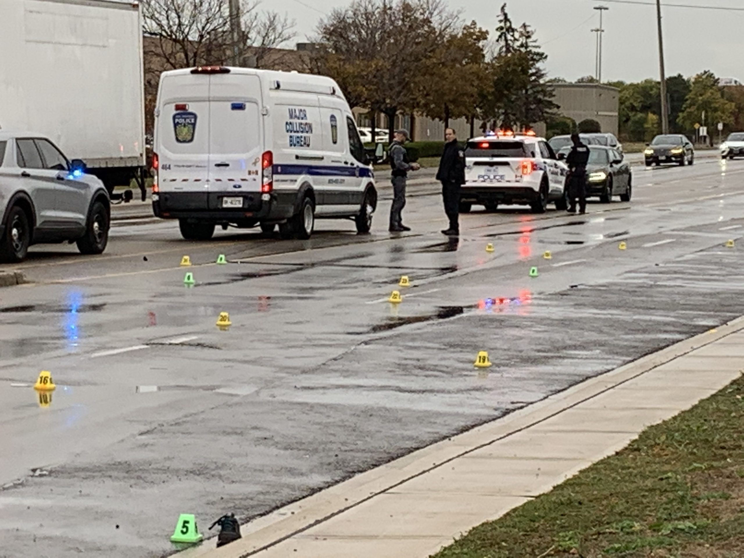 Pedestrian dead, driver sought in Mississauga hit-run | Toronto Sun