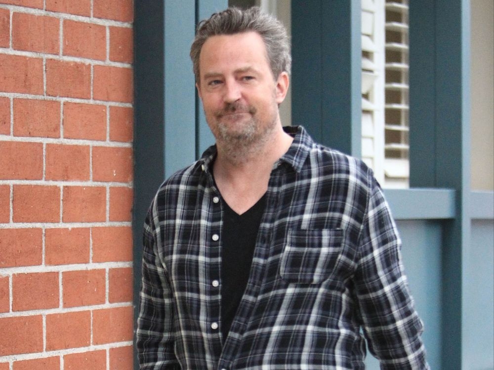 Matthew Perry only has to 'look down' at stomach scars to stay sober ...