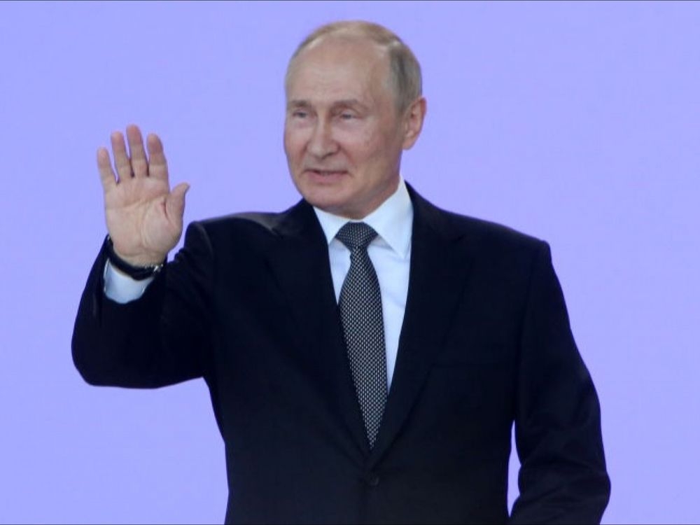 Putin 'could be showing signs of cancer' as IV marks spotted on hands ...