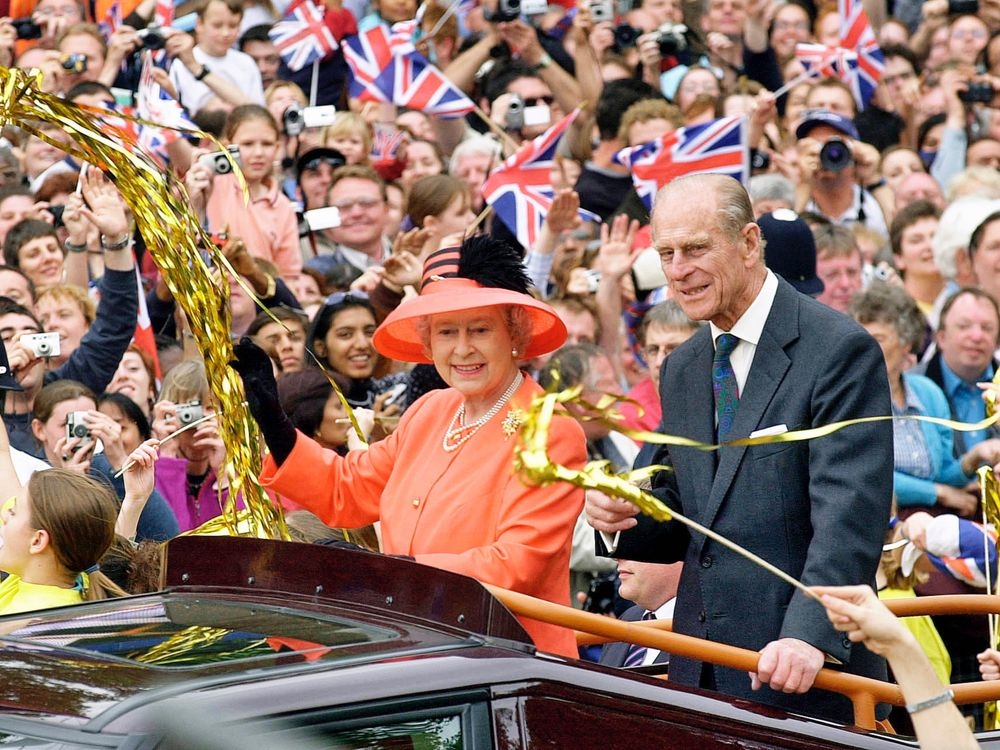 Queen Elizabeth hated her hands, says famous photographer | Toronto Sun