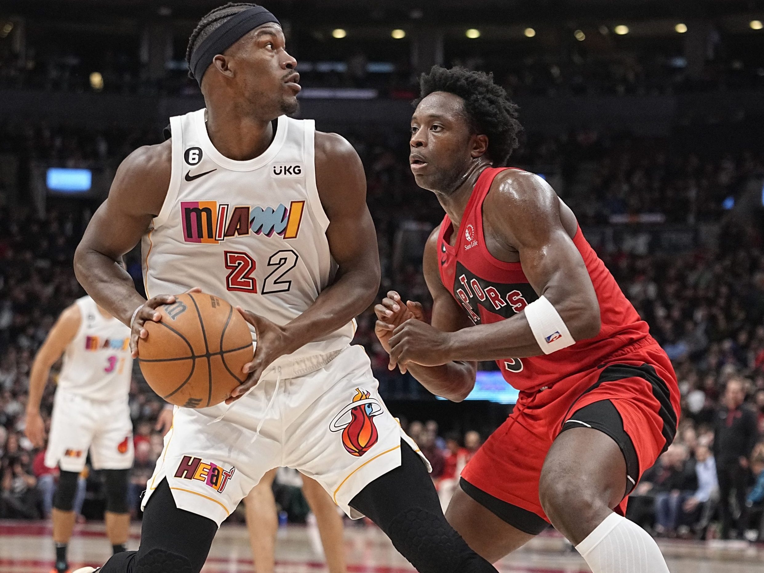 Raptors find another gear in the third to overcome Heat | Toronto Sun