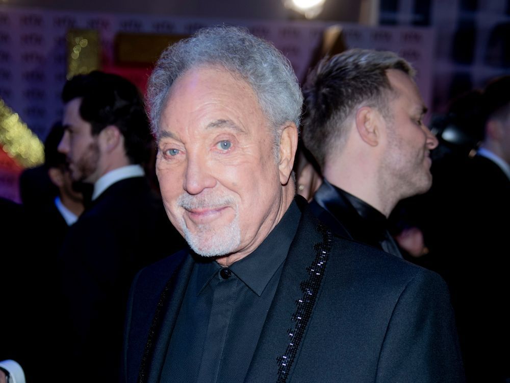 Tom Jones recovering after second hip replacement | Toronto Sun