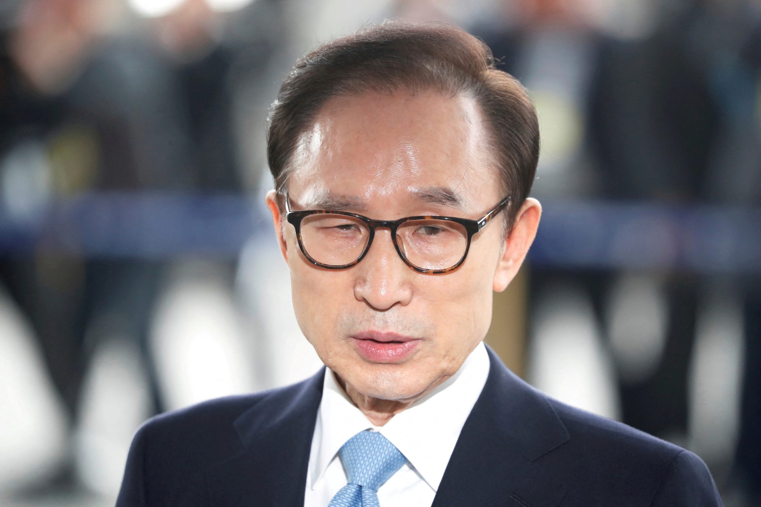 South Korea To Pardon Former Leader Lee For Corruption Crimes Canoe Com south-korea-to-pardon-former-leader-lee-for-corruption-crimes-canoe-com