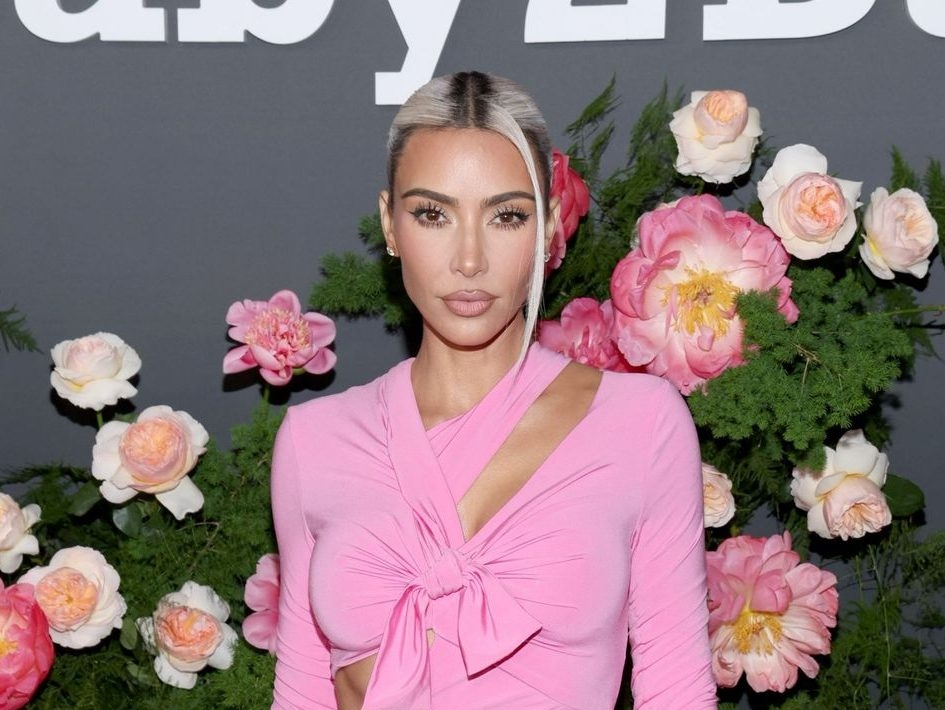 Kim Kardashian bans staff from wearing bright colours | Toronto Sun