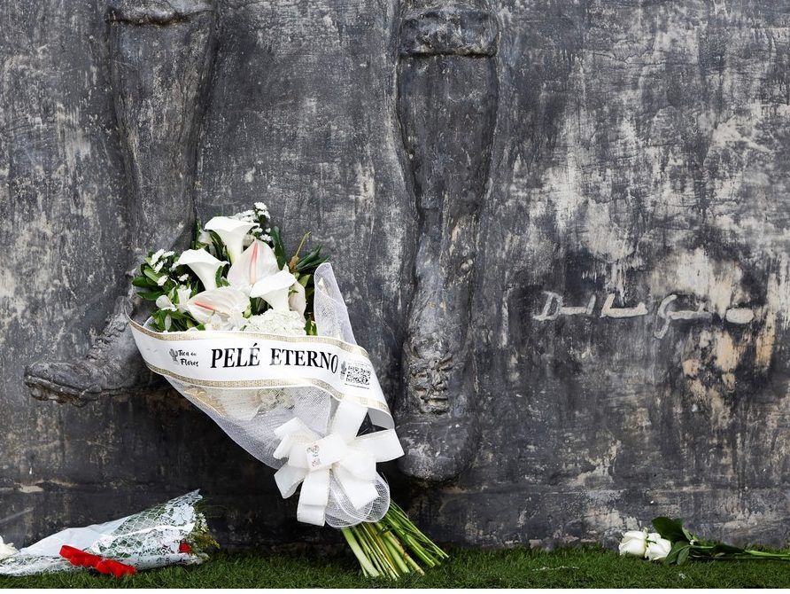 Pele tributes pour in, remembered for transcending soccer around world ...