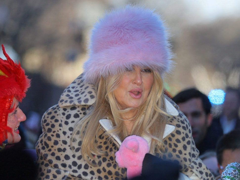 Hasty Pudding celebrates Jennifer Coolidge as its Woman of the Year ...