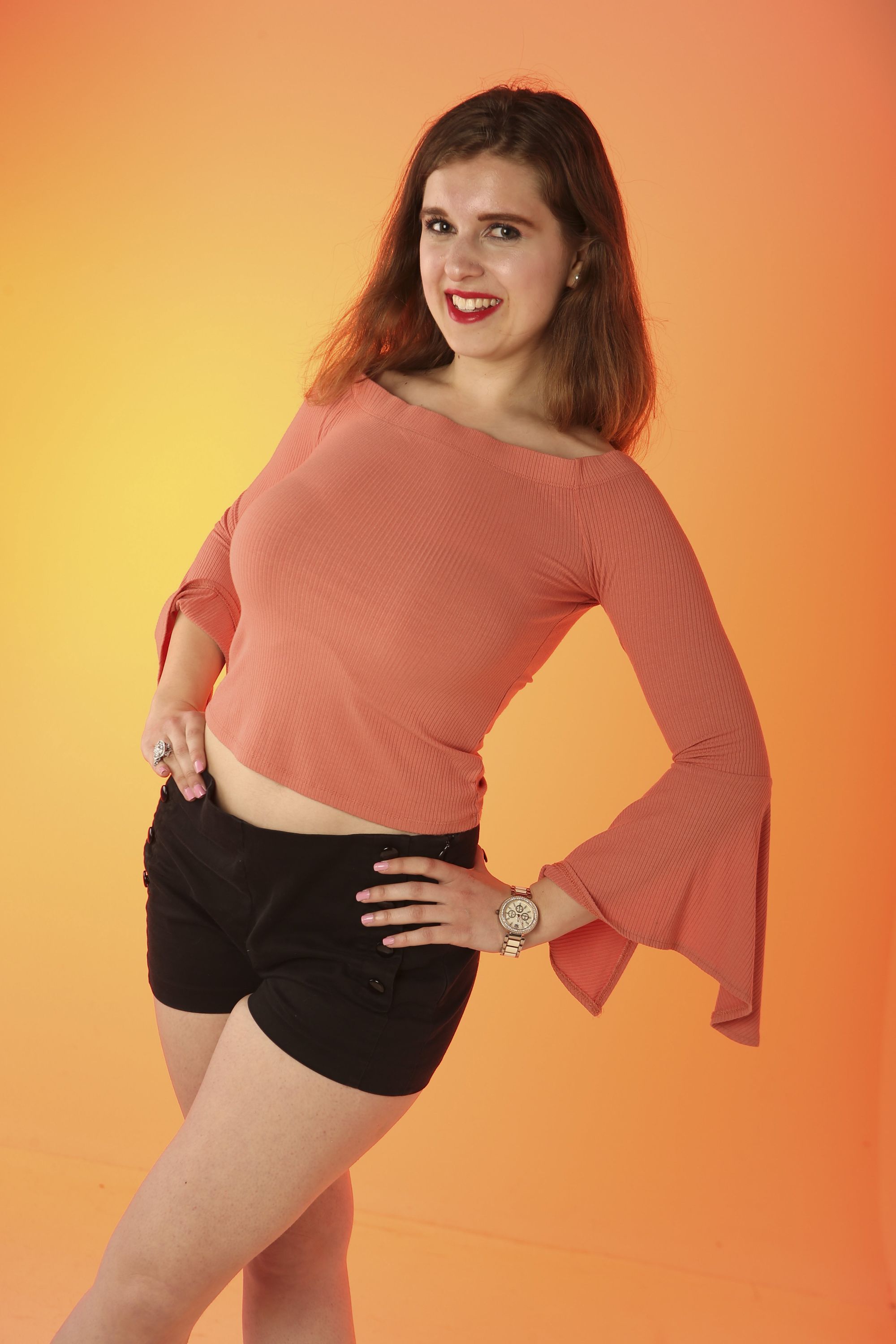 SUNshine Girl Lisa | Toronto Sun