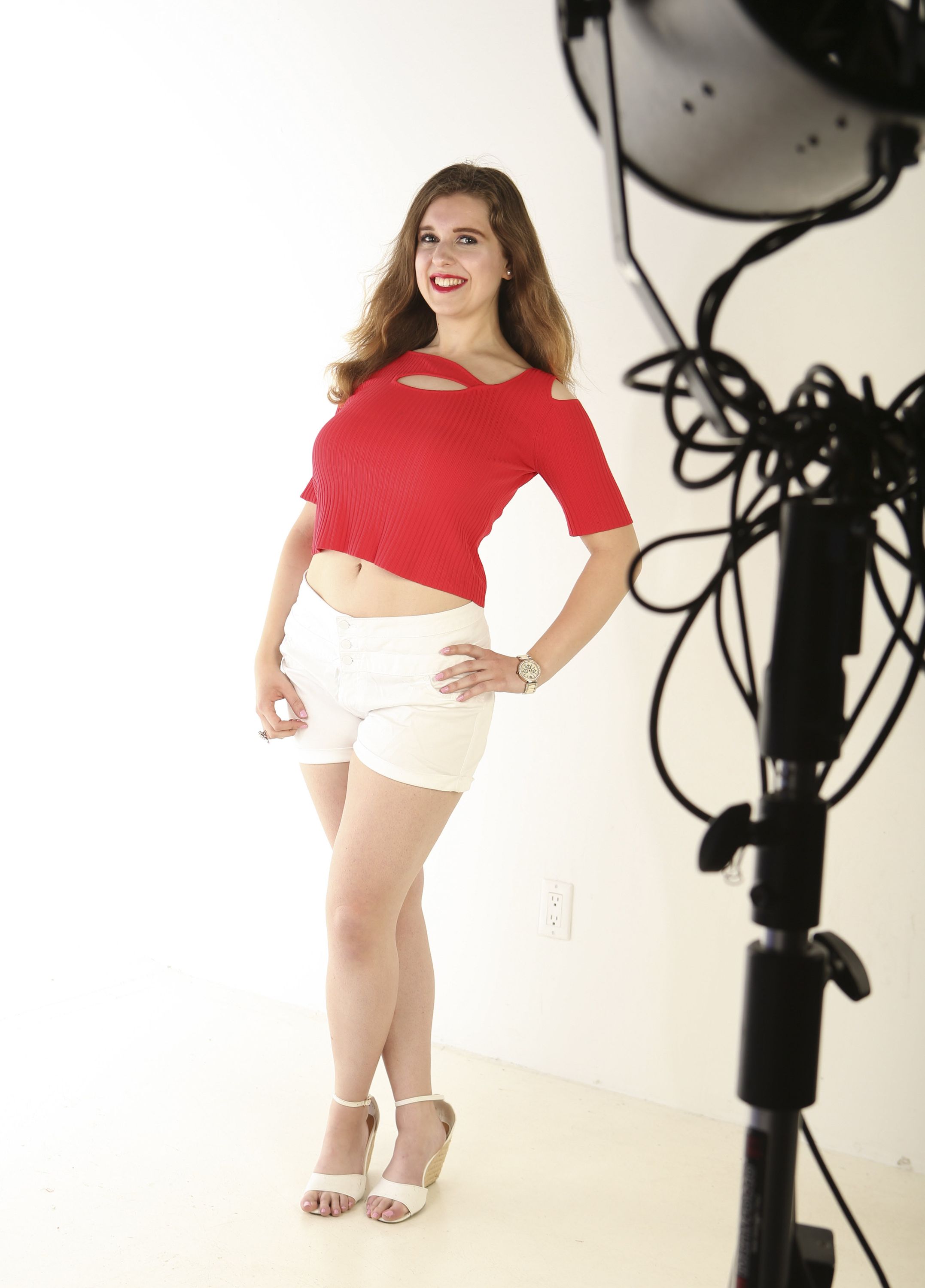 SUNshine Girl Lisa | Toronto Sun