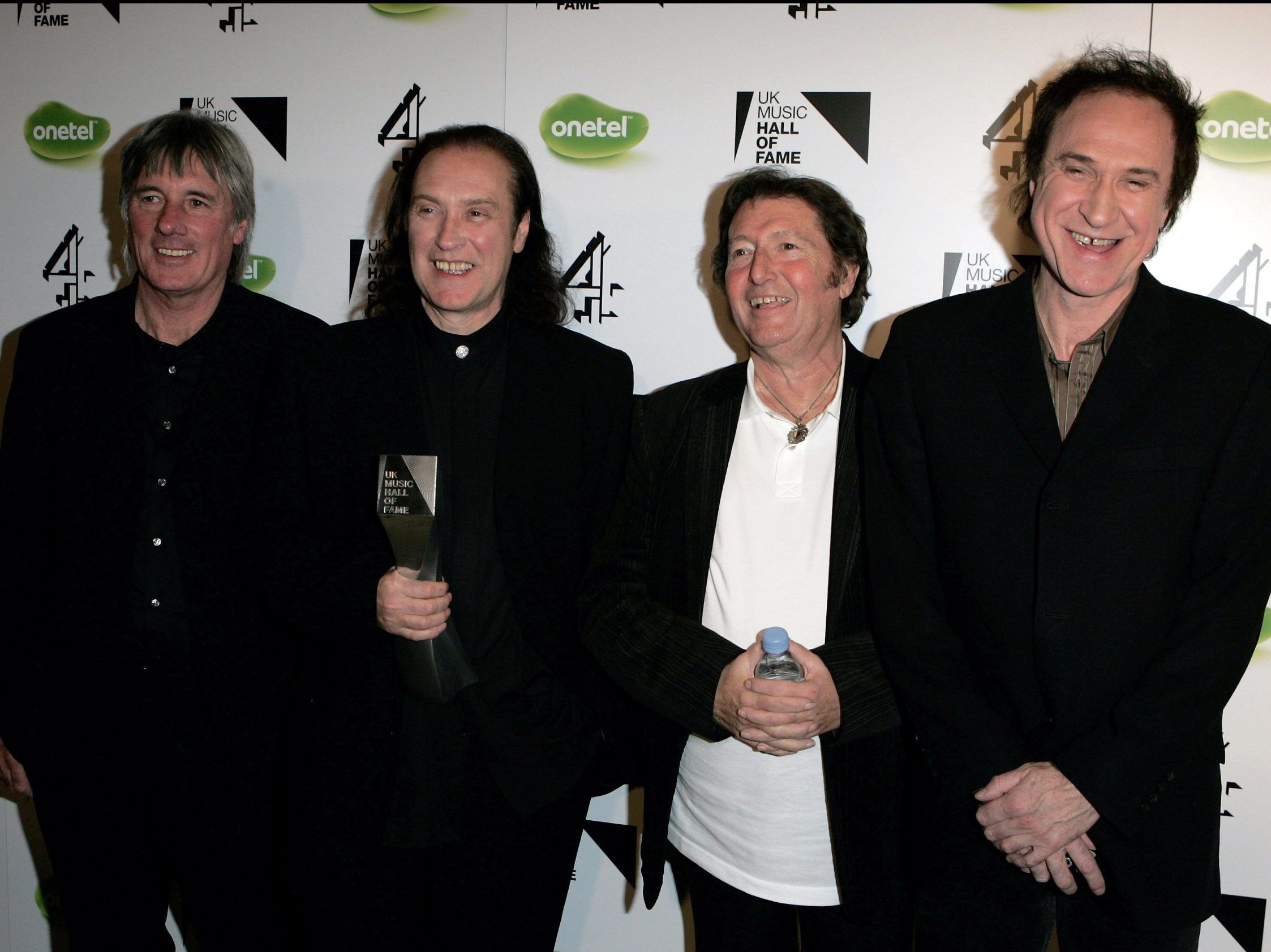 The Kinks' Dave Davies rages at Musk after Twitter flags band's tweets ...