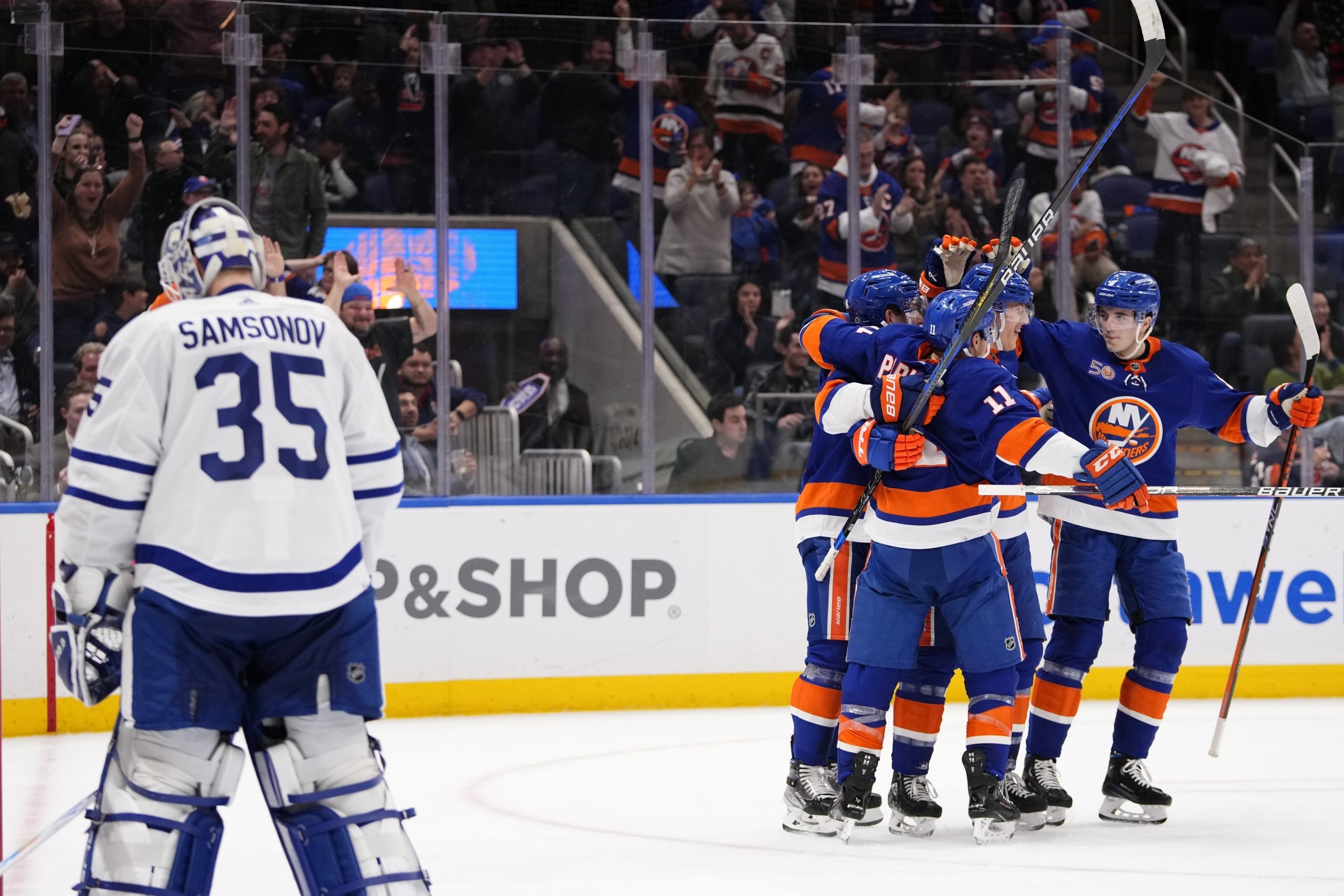 Cal Clutterbuck scores pair as Islanders embarrass Maple Leafs ...