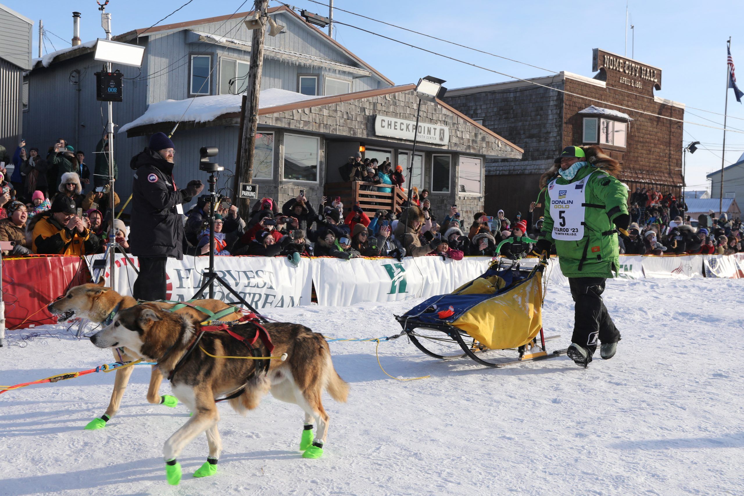 Iditarod race winner hails from family of hall-of-fame mushers ...