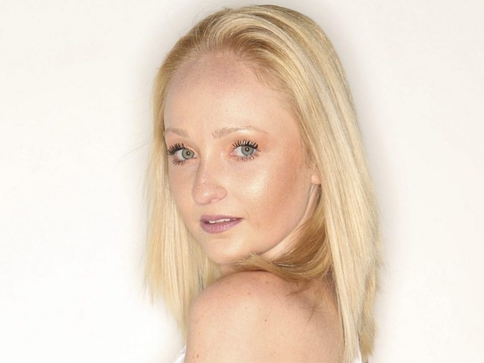 SUNshine Girl Ashley | Calgary Sun SUNshine Girl Ashley | Calgary Sun