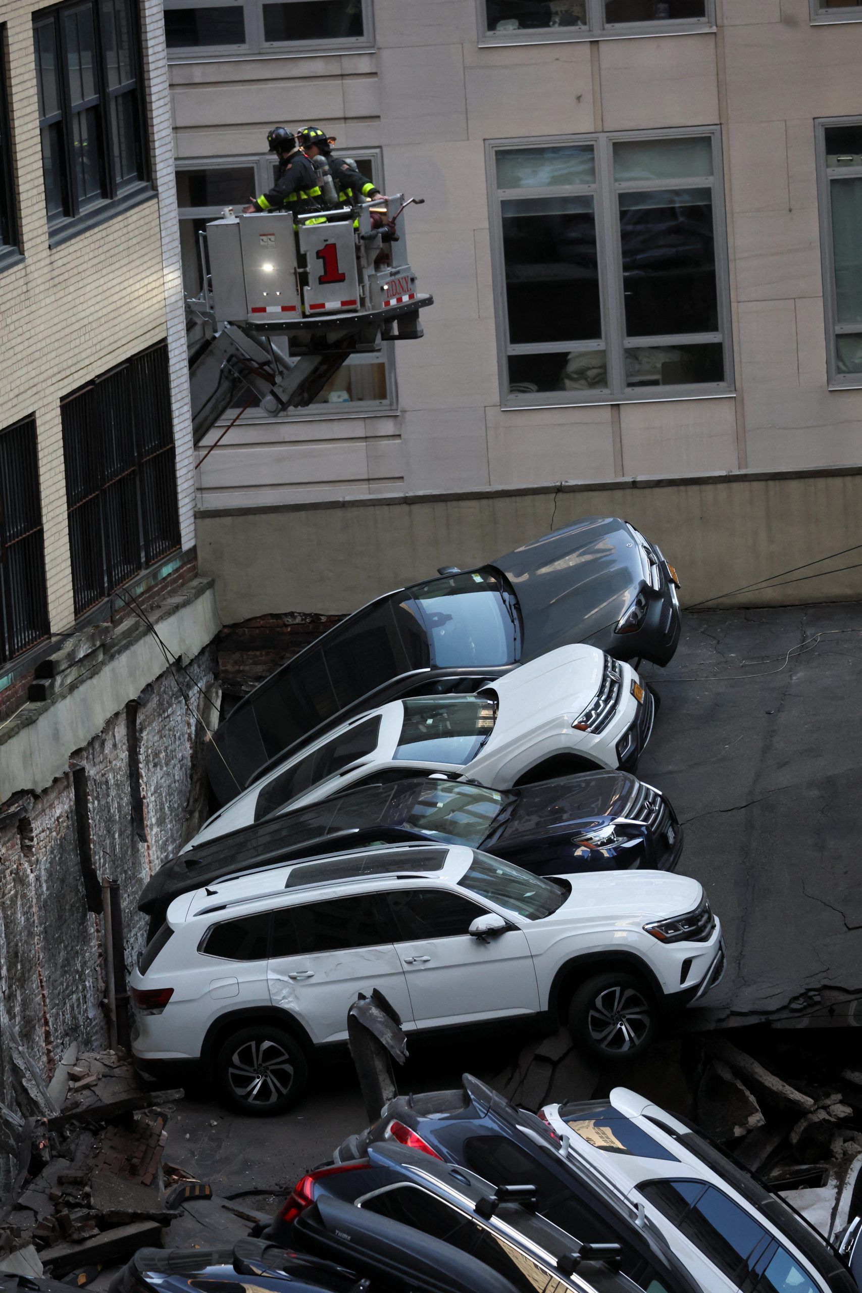 At least one dead, 5 injured in Manhattan parking structure collapse ...