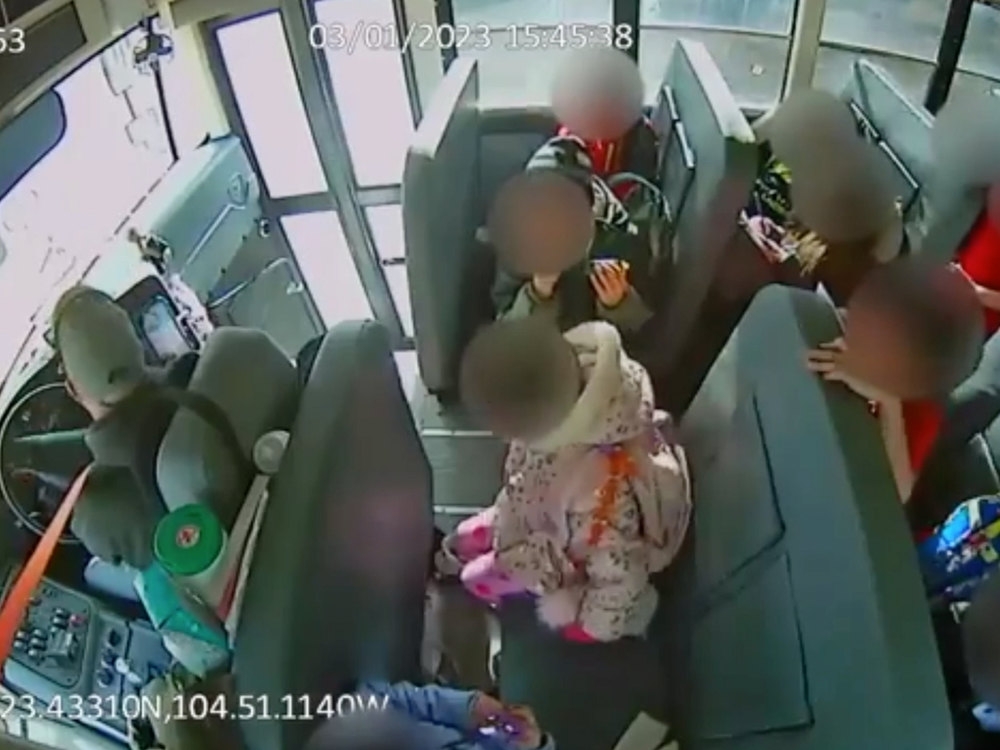 Young kids thrown into seats as school bus driver slams brakes ...