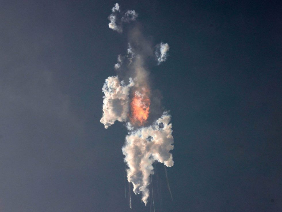 SpaceX giant rocket explodes minutes after launching from Texas ...
