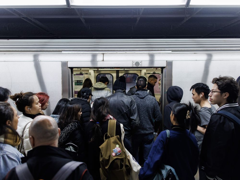 Experts want companies forced to provide cell service on TTC | Toronto Sun