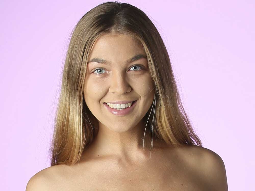 SUNshine Girl Carla | Toronto Sun