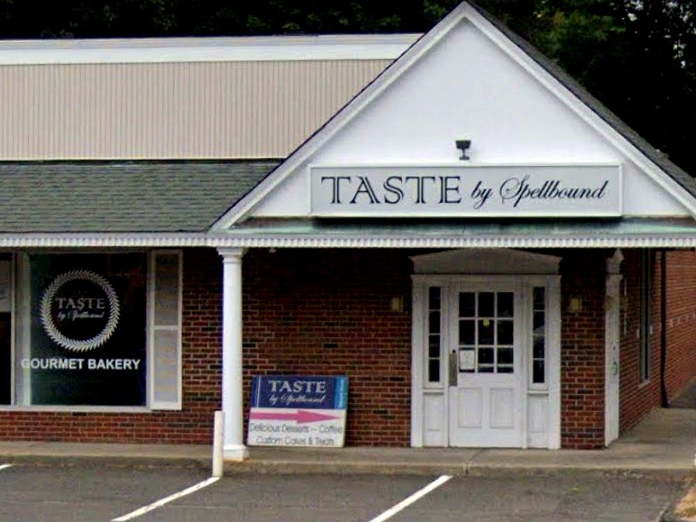 Bear helps itself to cupcakes from Connecticut bakery, scares employee ...