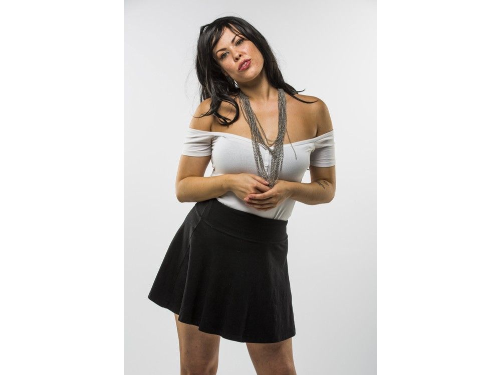 SUNshine Girl Dee | Toronto Sun