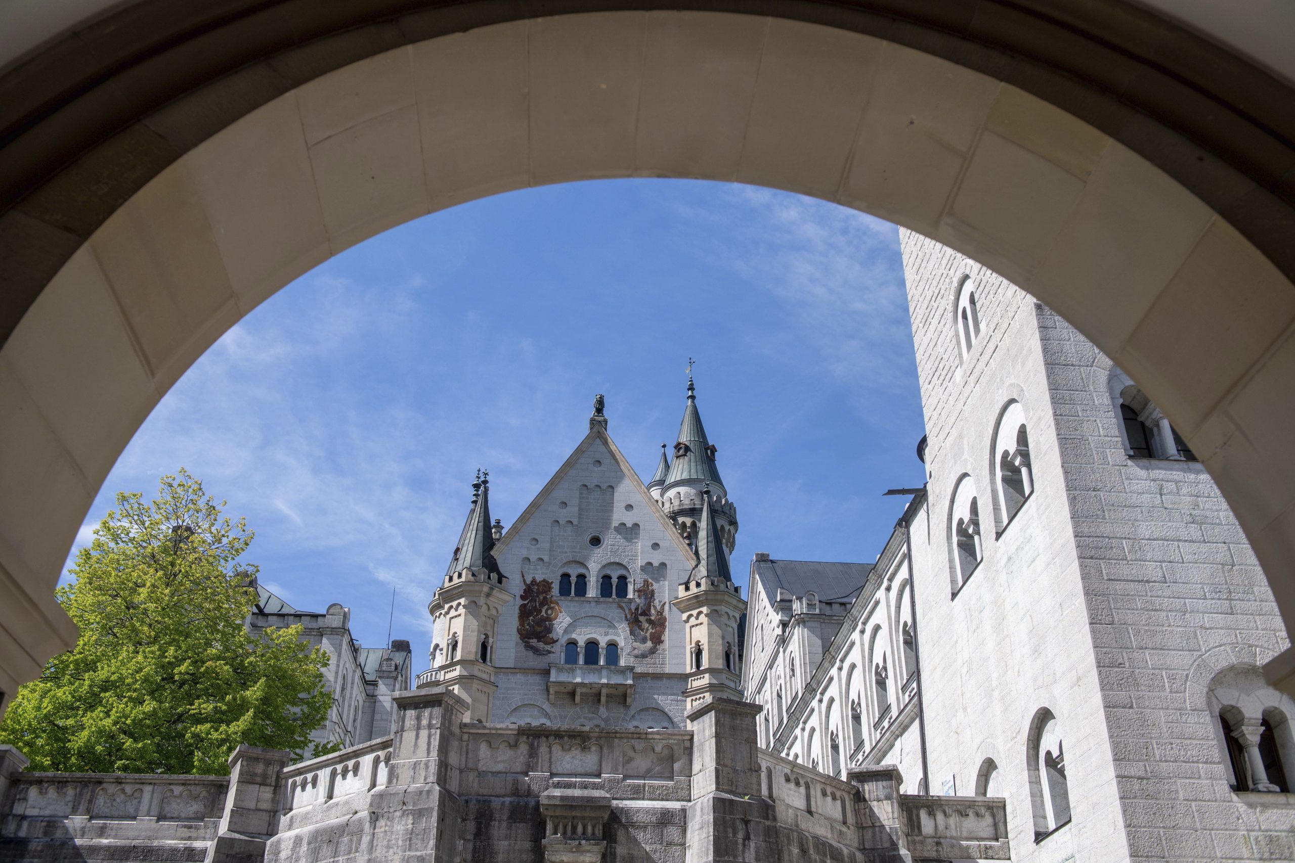 Man attacks 2 women near Neuschwanstein castle in Germany, killing one | Toronto Sun