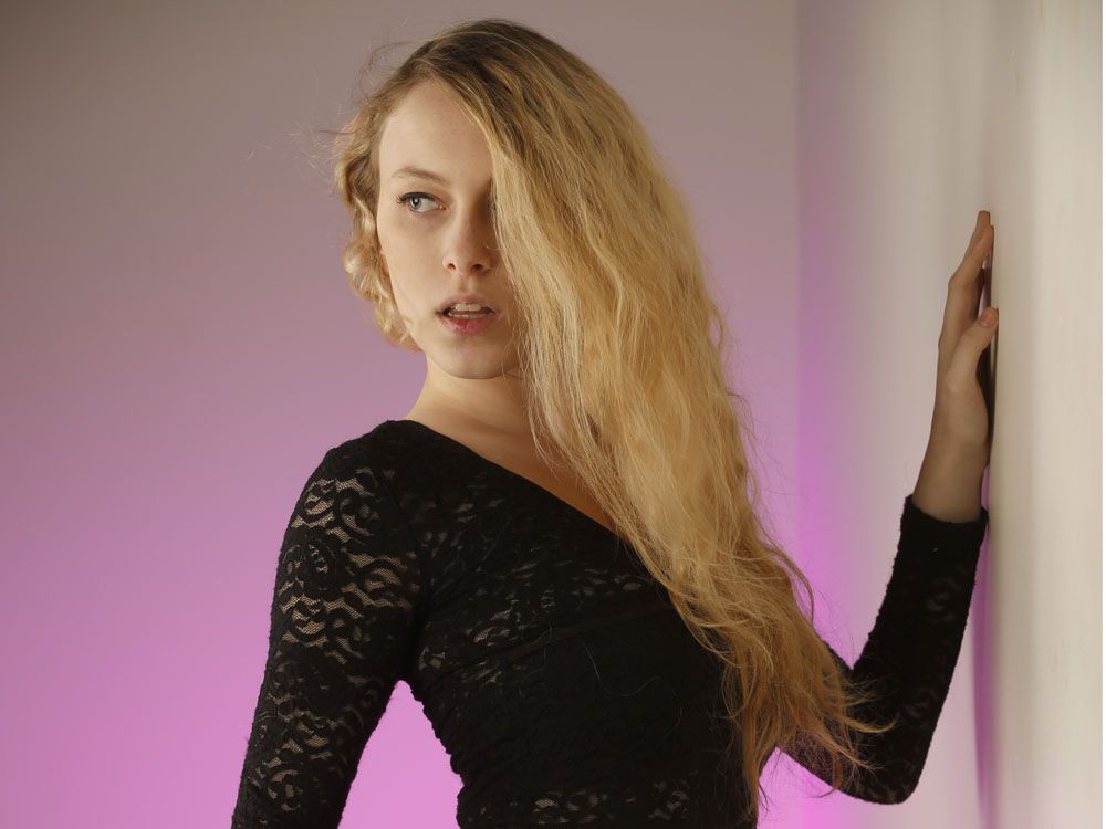 SUNshine Girl Chelsea | Toronto Sun