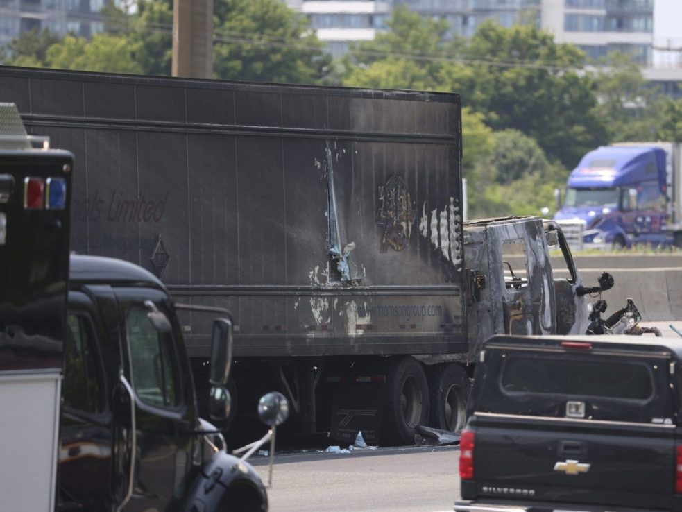 Fiery explosive crash on Hwy. 401 in Pickering kills two truckers ...