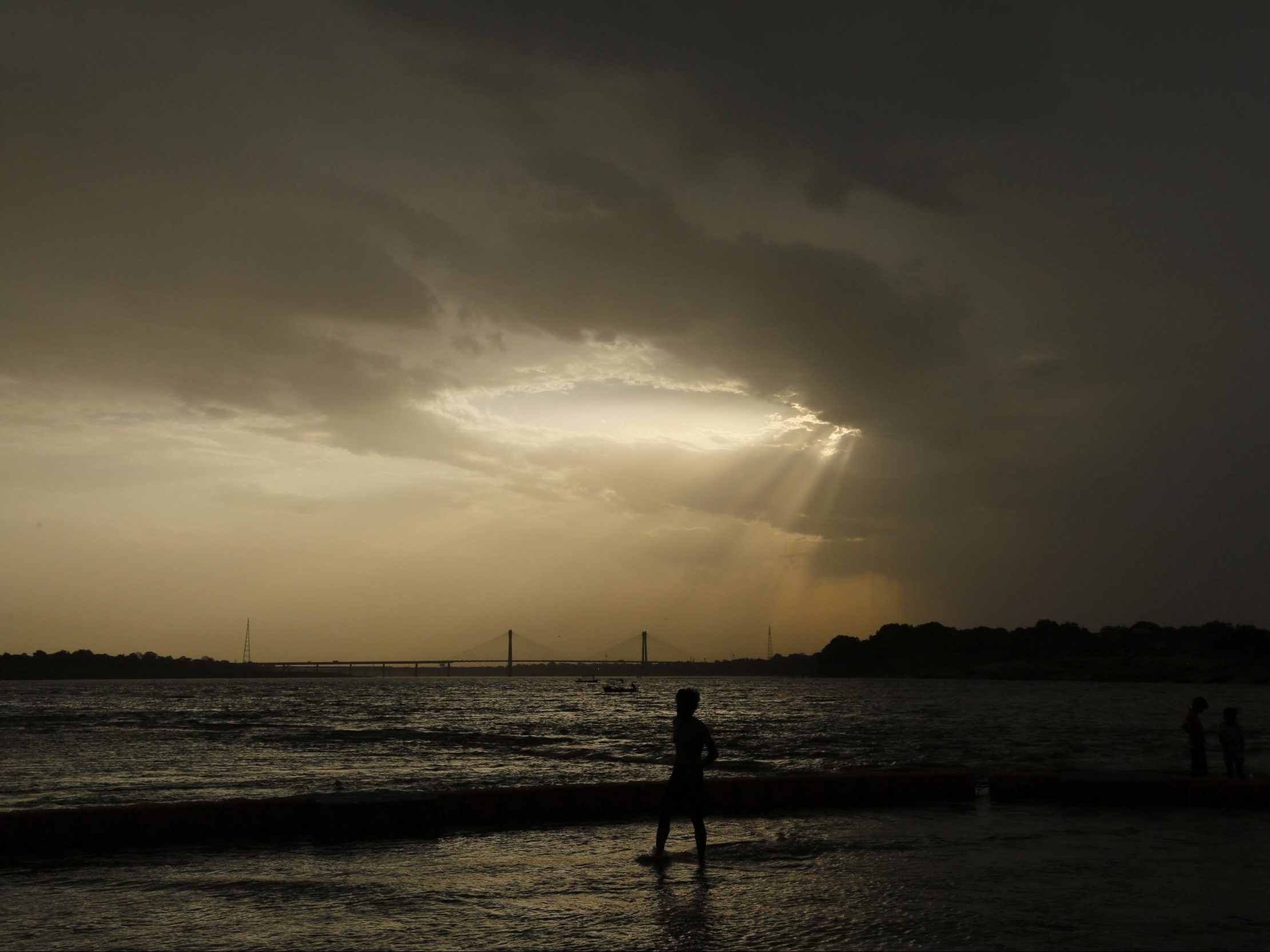 World swelters to unofficial hottest day, gets hotter Tuesday | Toronto Sun