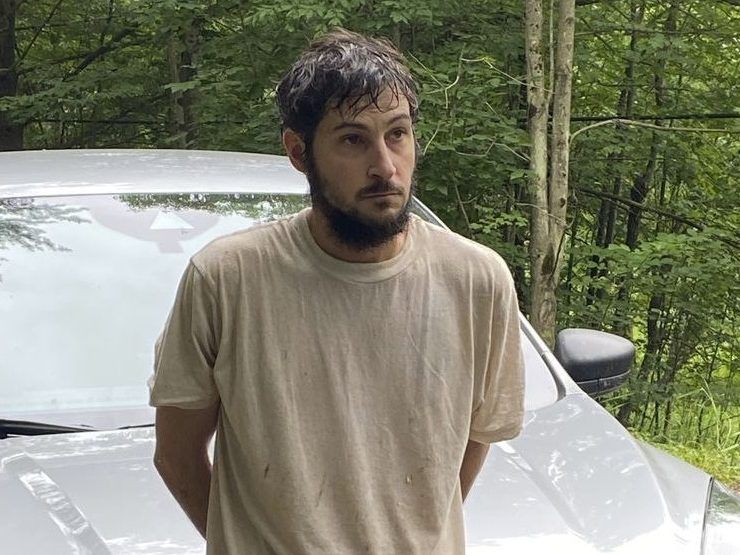 Couple checking out barking dog leads to capture of dangerous escapee ... Couple checking out barking dog leads to capture of dangerous escapee ...