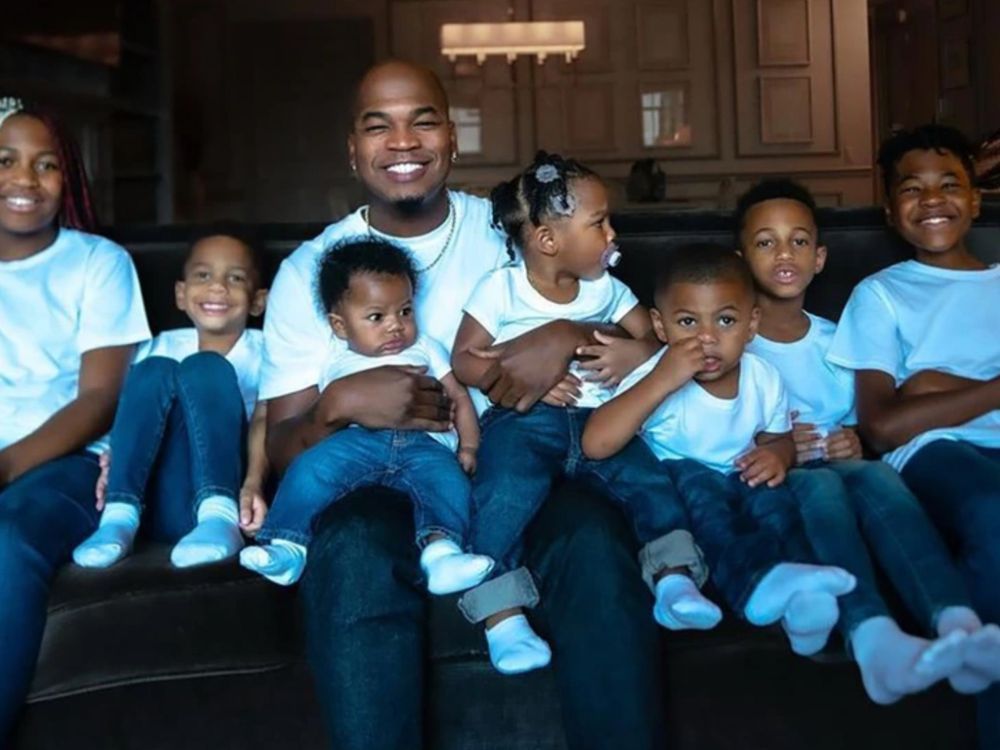 Ne-Yo stuns fans by sharing rare photo of him with his SEVEN kids ...