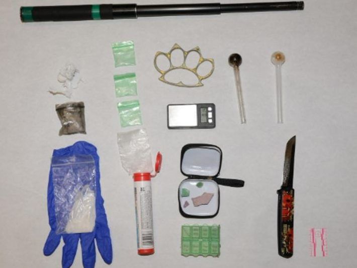 Hamilton cops seize compound bow, brass knuckles, drugs | Toronto Sun