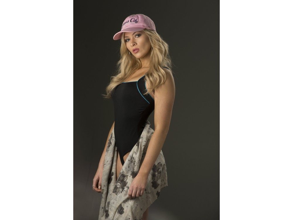 SUNshine Girl Riley | Toronto Sun