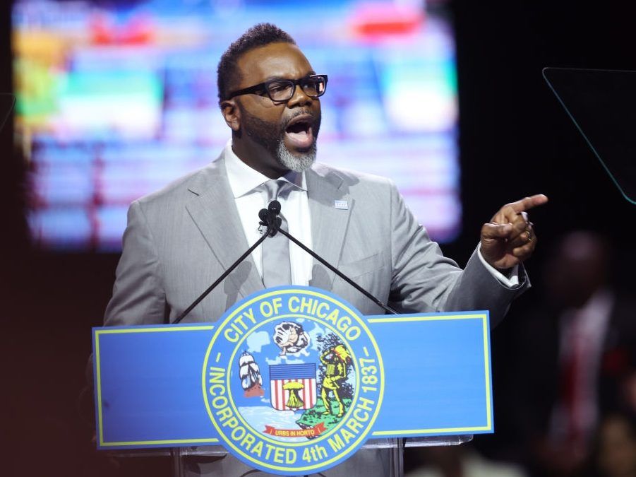 Chicago mayor slams reporter for using 'mob' to describe young looters ...