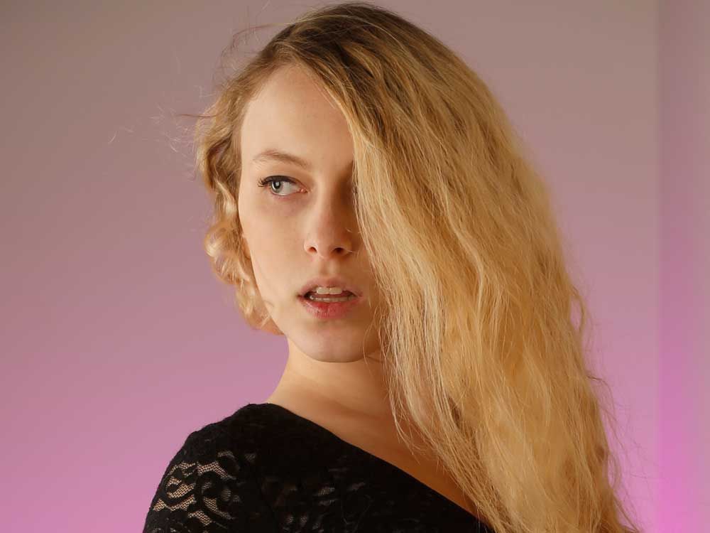 SUNshine Girl Chelsea | Toronto Sun