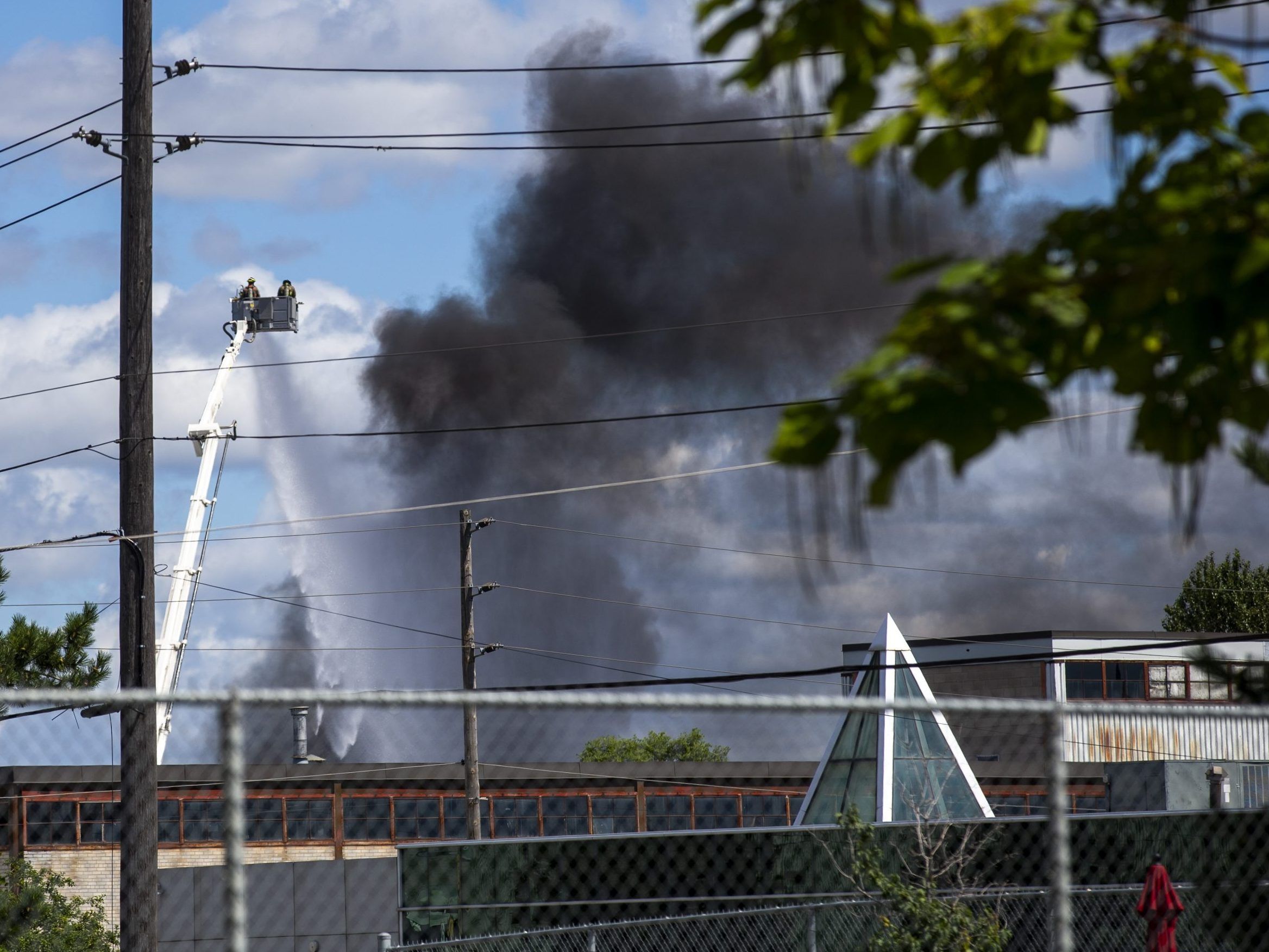 'Majority’ of fire at Etobicoke industrial site extinguished | Toronto Sun