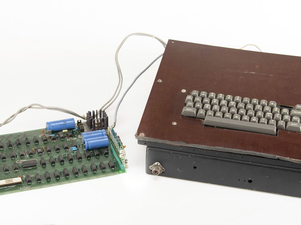 Early Apple computer sells at auction for $223,000 | Toronto Sun