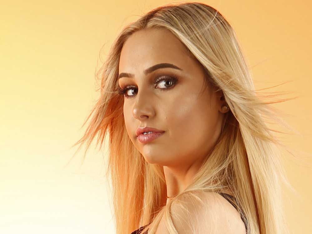 SUNshine Girl Sunny | Toronto Sun